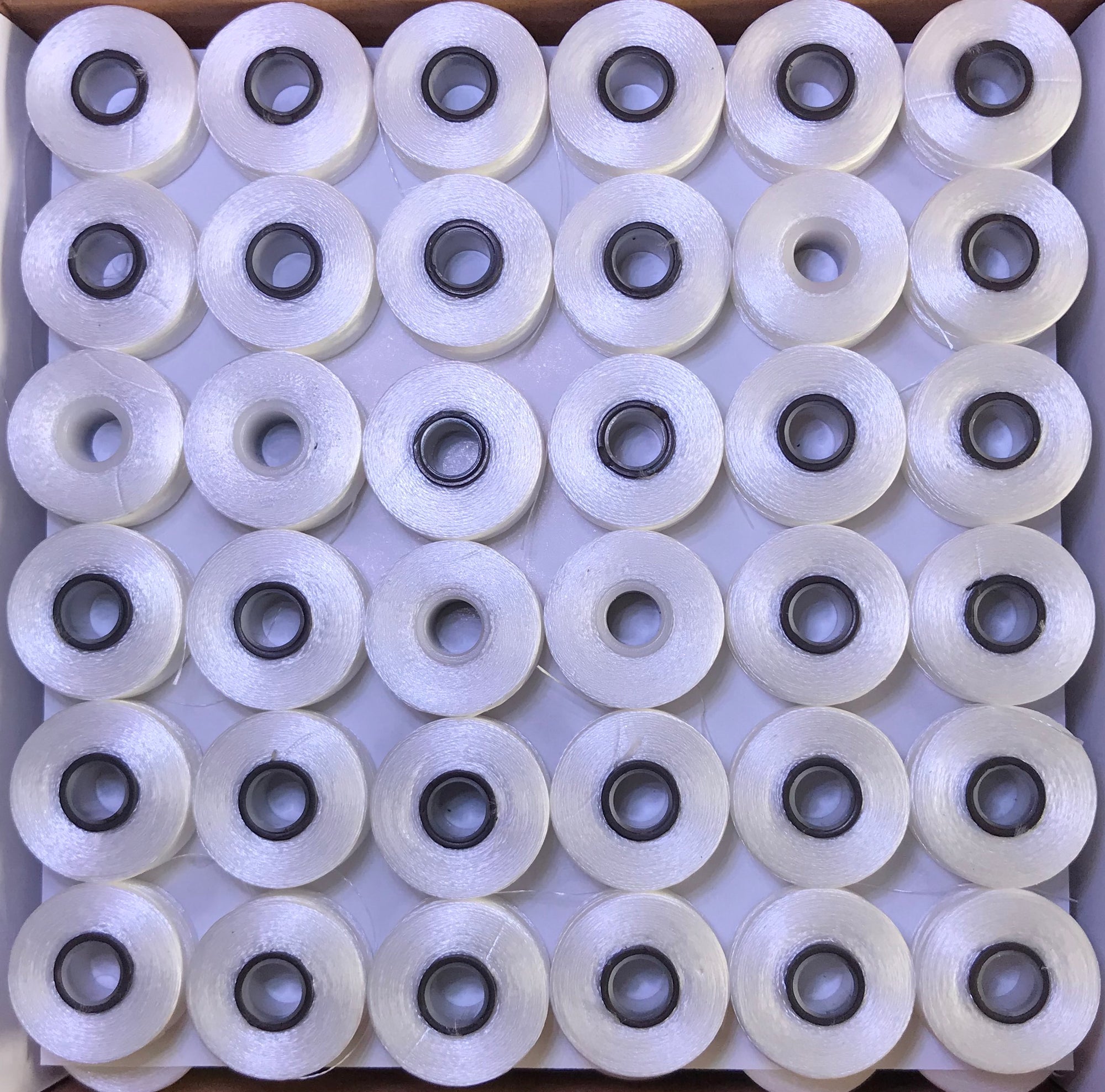 MAGNETIC CORE SIDELESS WHITE PRE-WOUND EMBROIDERY BOBBINS "L"
